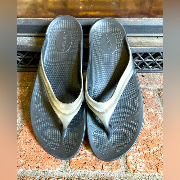 OOFOS | Shoes | Oofos Oolala Luxe Sandal Recovery Flip Flops Womens Size 1 Eu 42 Black Silver ...